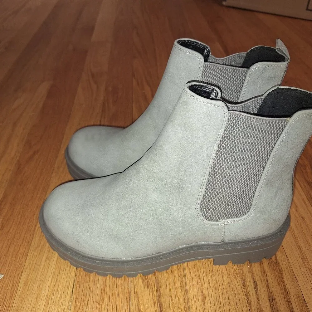 Soda | Shoes | Gray Slip On Boots Soda Brand Pilot Style Women 8w New ...